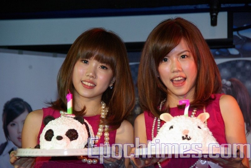 組圖:By2參與台灣歌迷籌備的生日會 現場感動落淚 | BY2 | 大紀元