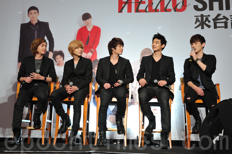 SHINee來台舉辦首次Fan Party 破冰雕慶功 | 大紀元