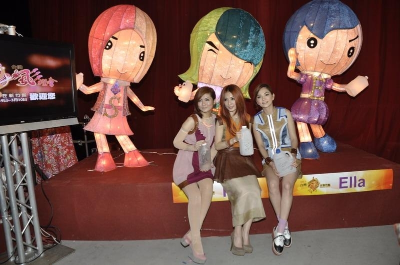 S.H.E點亮專屬花燈 10月合宿練廚藝 | Ella | Hebe | Selina | 大紀元