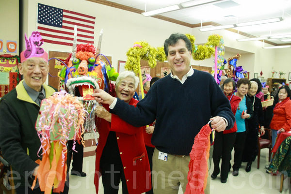 歡慶中國新年 帕克老人中心張燈結綵 | 大紀元