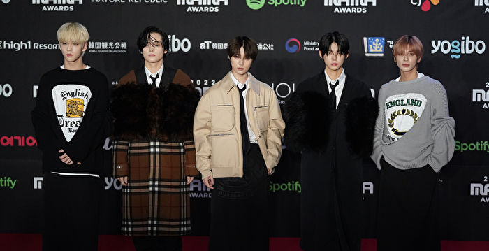 TXT首次登上美國告示牌「Billboard 200」冠軍寶座 | TOMORROW X TOGETHER | 大紀元