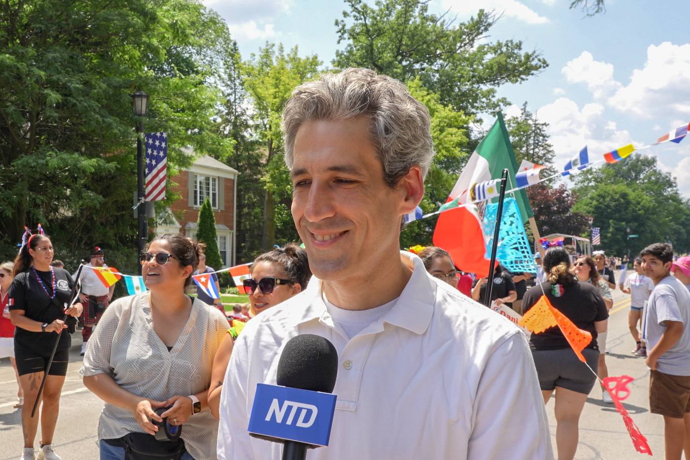 埃文斯頓美國慶遊行百年紀念日 法輪功隊伍獲讚 | 獨立日 | 大紀元