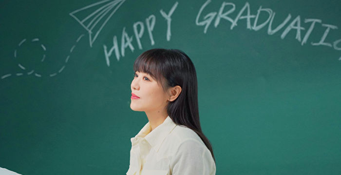 Ding Dang Invites Students to Sing 'To Us Who Came From Afar' and ...