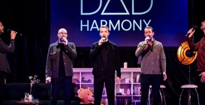 五位年輕父親組建和聲樂團 動人音樂風靡世界 | 大紀元