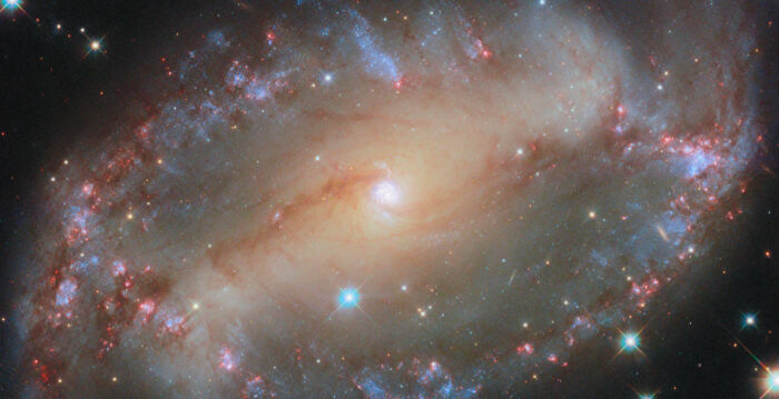 哈勃望遠鏡拍到螺旋星系NGC 2566 狀似宇宙之眼 - 金山紀元