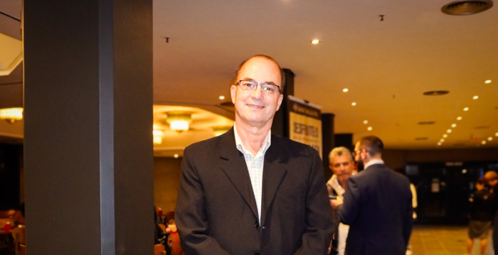 神韻揭示迫害真相 網安經理認為極其重要 | 天幕 | 舞蹈 | 巴西阿雷格里港FIERGS劇院 | 大紀元